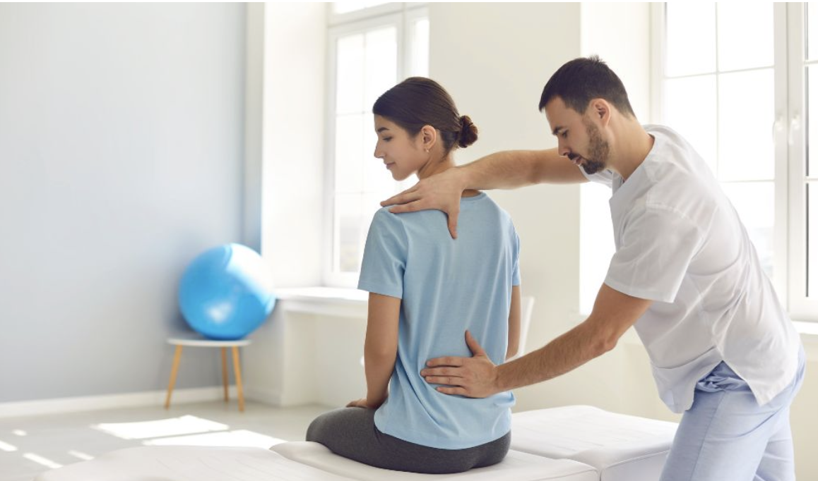 Back Massage after Spine Surgery – How Soon Can I Do It? - RubMD